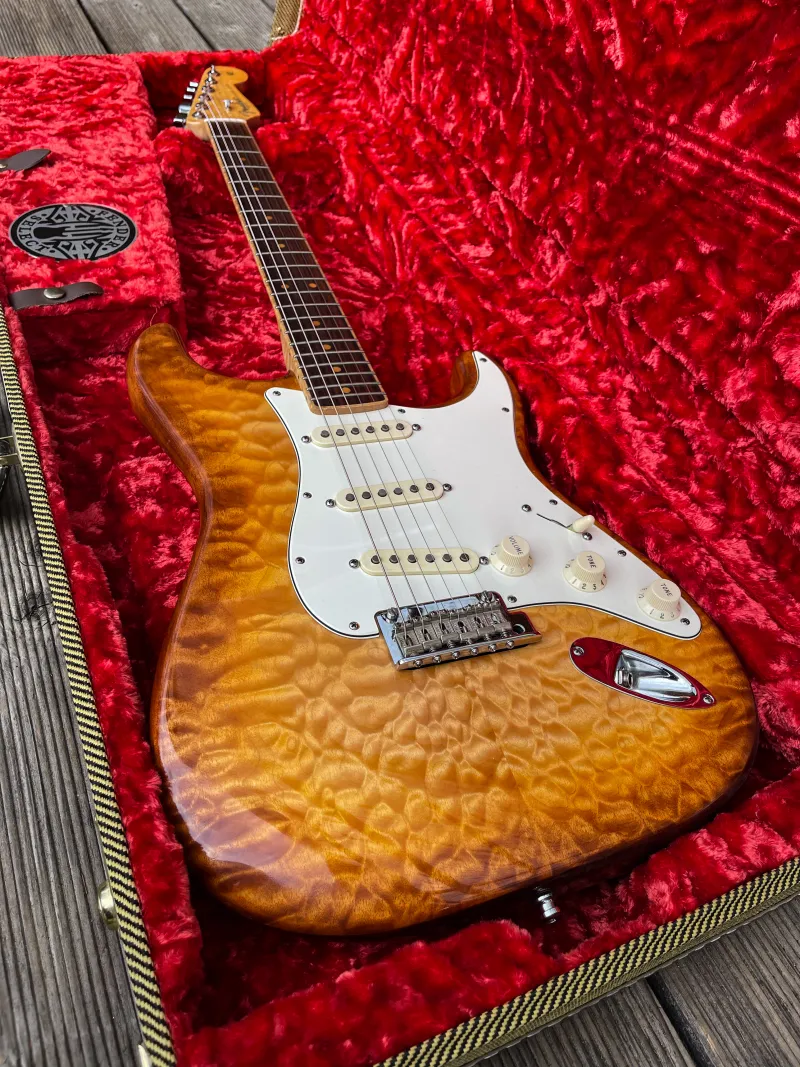 Fender Select Stratocaster Exotic Quilt Limited Ed Electric guitar ...
